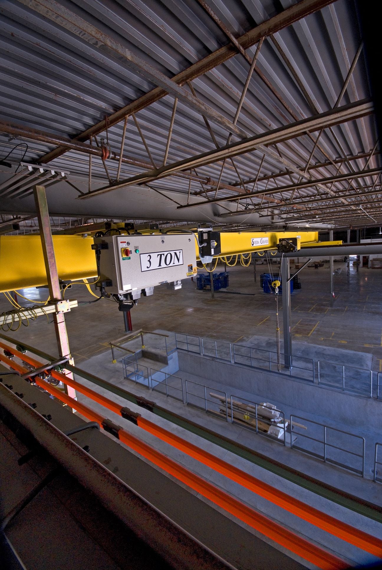 Cranes for Warehouses | Overhead Bridge Cranes & Workstation Cranes